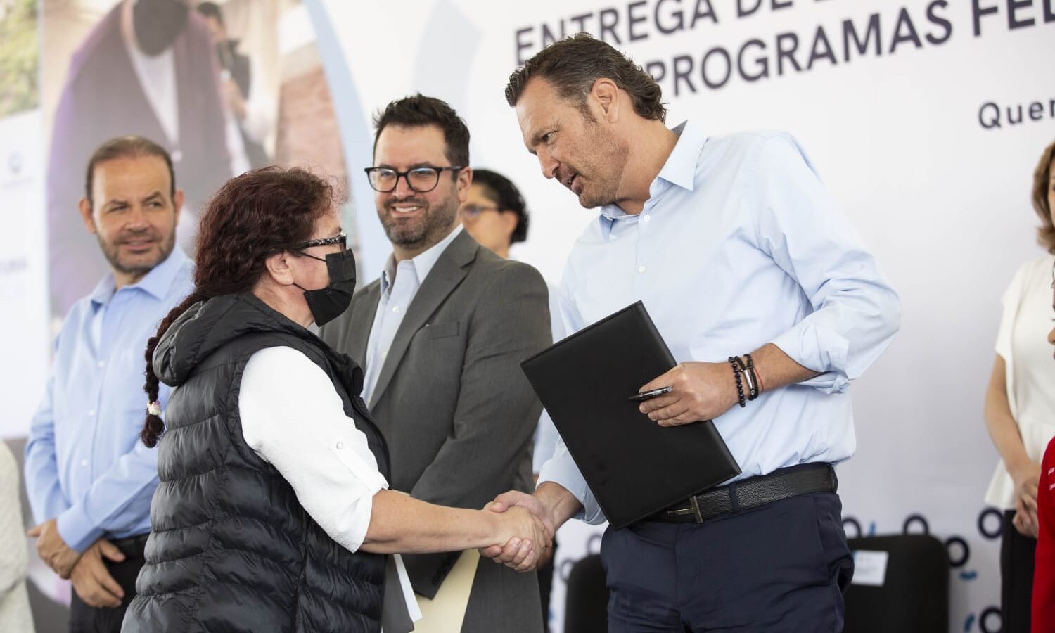 Entrega gobierno estatal 716 escrituras y títulos de propiedad a ... Entrega gobierno estatal 716 escrituras y títulos de propiedad a ...
