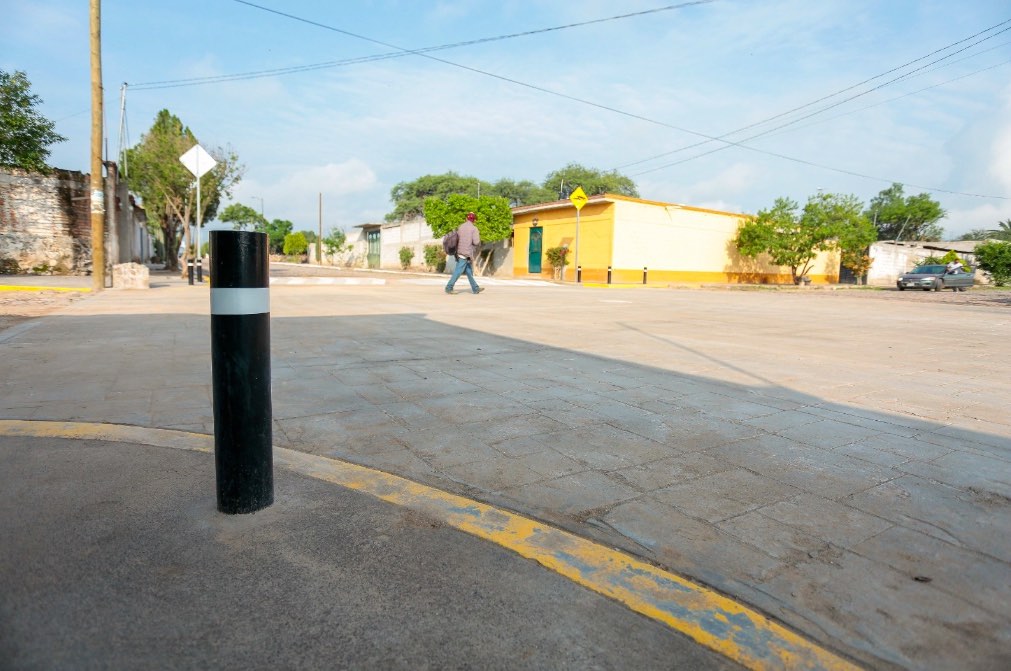 Gobierno estatal urbaniza calle en Senegal de las Palomas, San Juan del ...