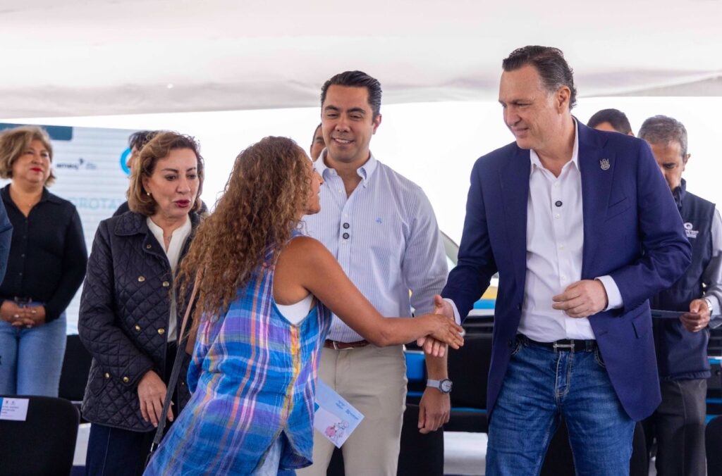 Entrega Kuri 300 vehículos por primera etapa de Qrotaxi - La Lupa