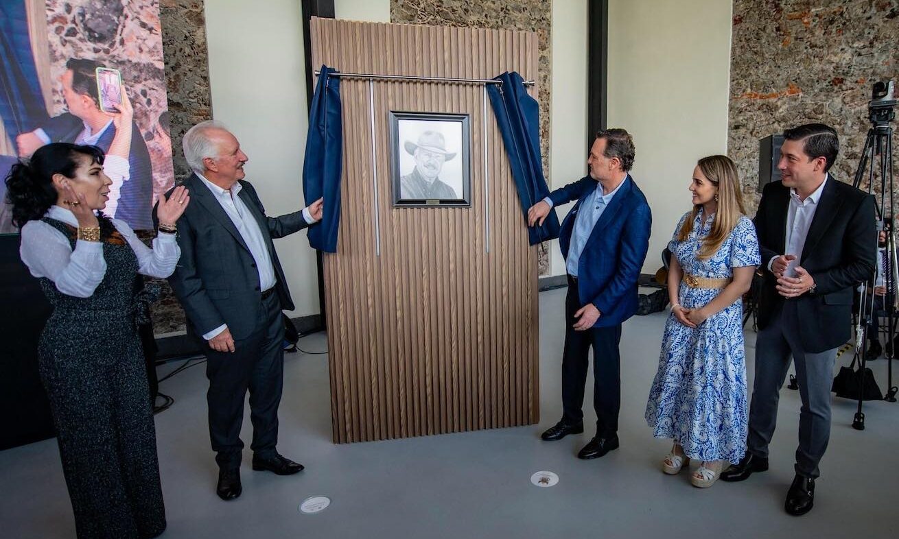 Reconocen a Enrique Vega Carriles por servicios dedicados a El Marqués ...