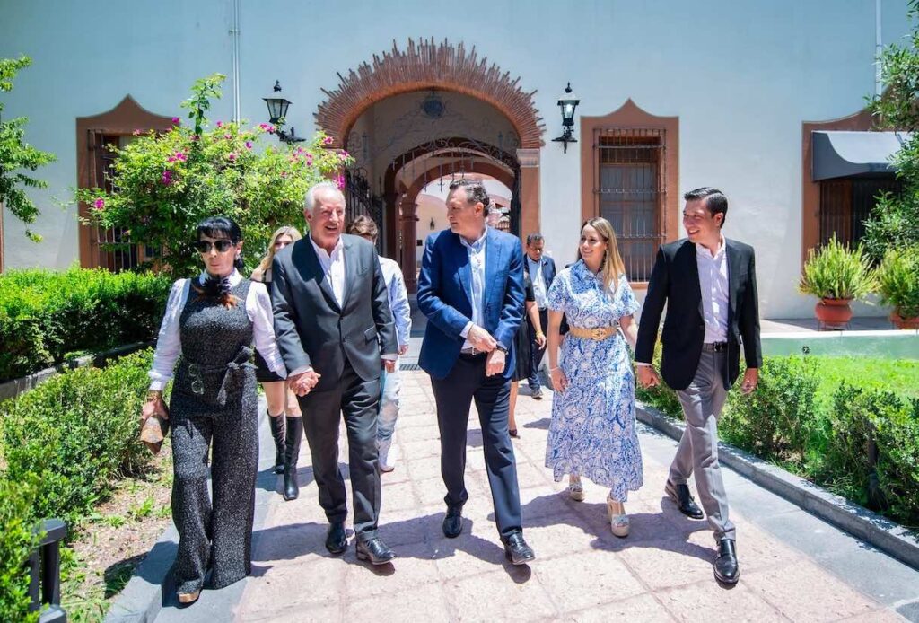 Reconocen a Enrique Vega Carriles por servicios dedicados a El Marqués ...